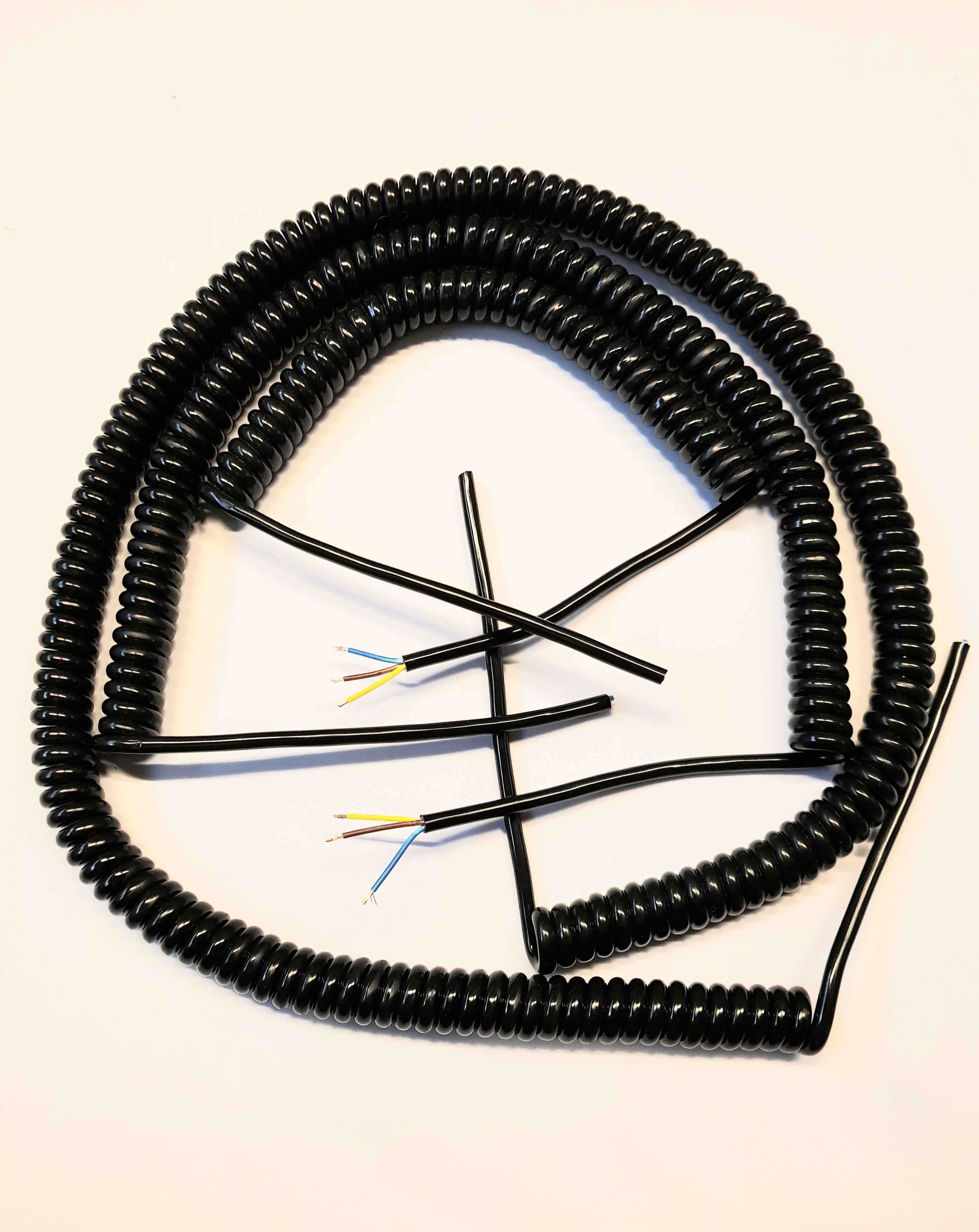 PUR Retractable Cables – Curly Cable Company